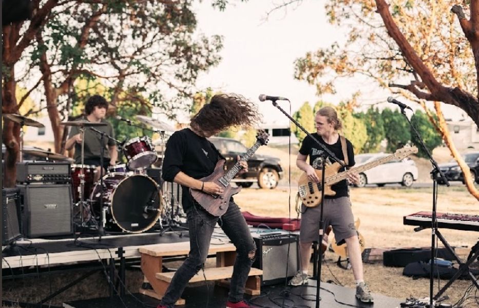 David's Van, Midpak, and Mirabai Kukathas at Skylark Cafe & Club in ...