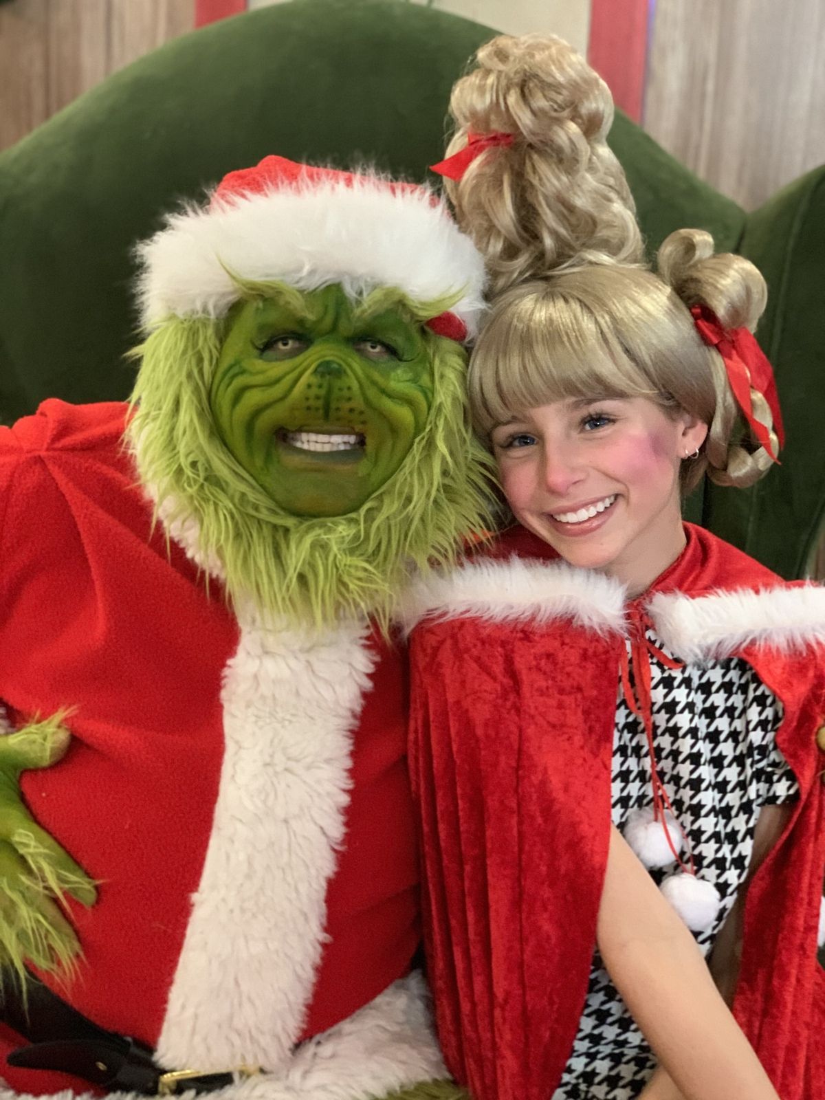 Photos with the Grinch & Cindy Lou Who at Lloyd Center in Portland, OR ...