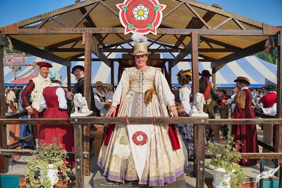 The Washington Midsummer Renaissance Faire at Sky Meadows Park in ...