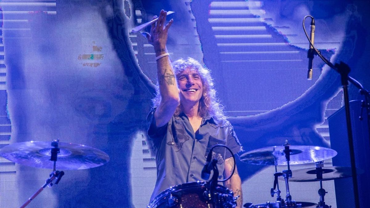 Steven Adler at Skagit Valley Casino Resort in Bow, WA - Saturday ...