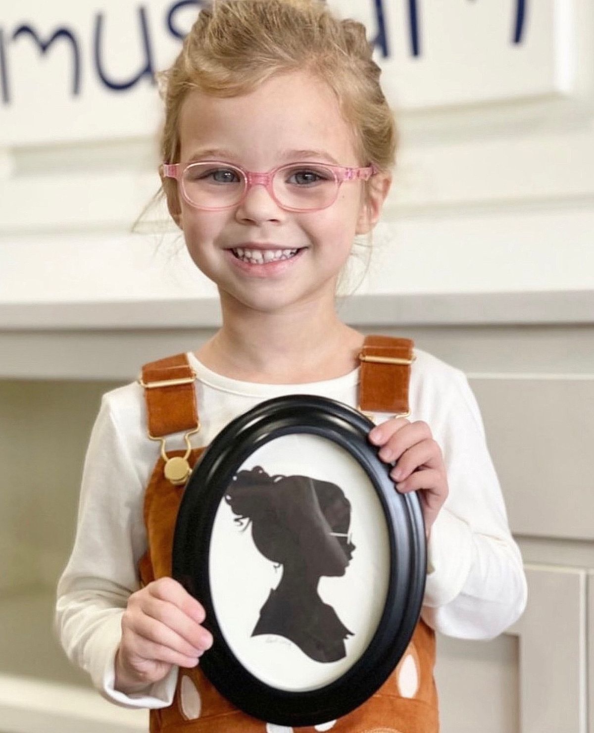 Silhouette Artist Karl Johnson at Post Alley Kids at Post Alley Kids in ...